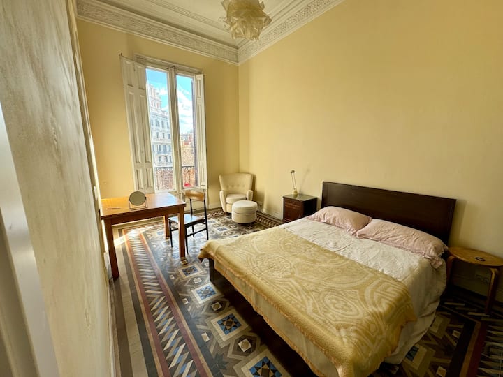 Habitación Moderista Y Cuidada - C. Brancussi - Barcelona