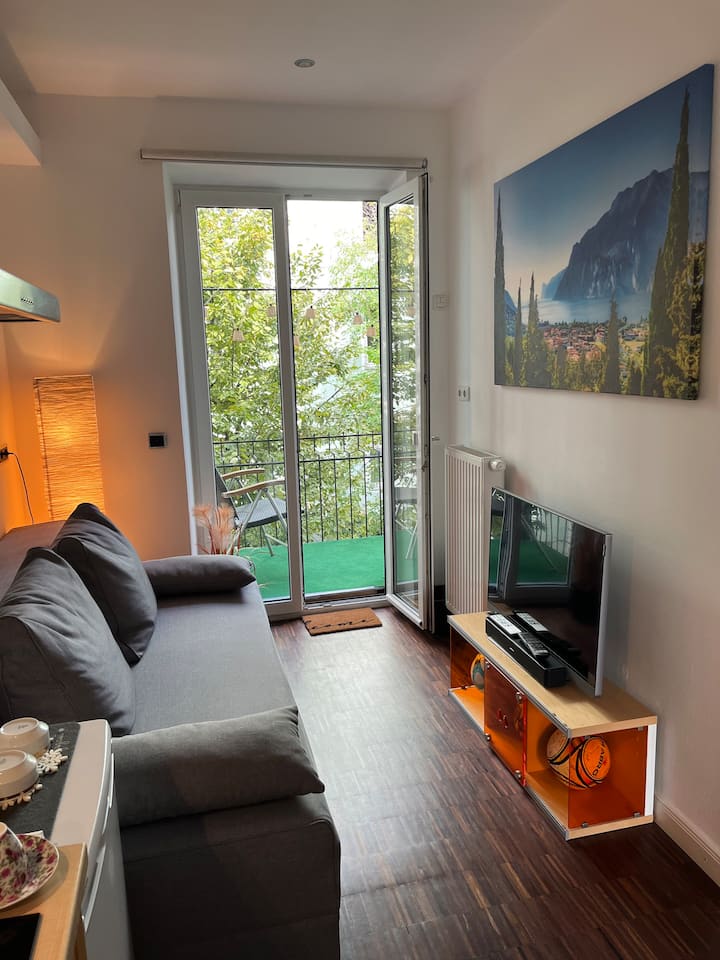Schöne Sanierte 2 Zimmer Altbauwohnung Mit Kamin - Munich (Monacor di Baviera)
