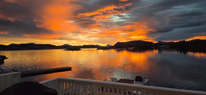 Hytte Ved Sjøen Med Utsikt, Egen Brygge Og Båtleie - Alesund