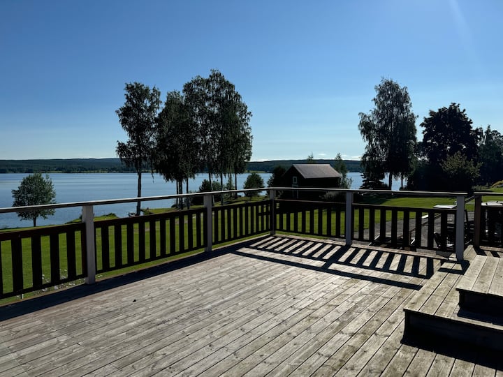 Röda Huset Vid Sjön - Bollnäs