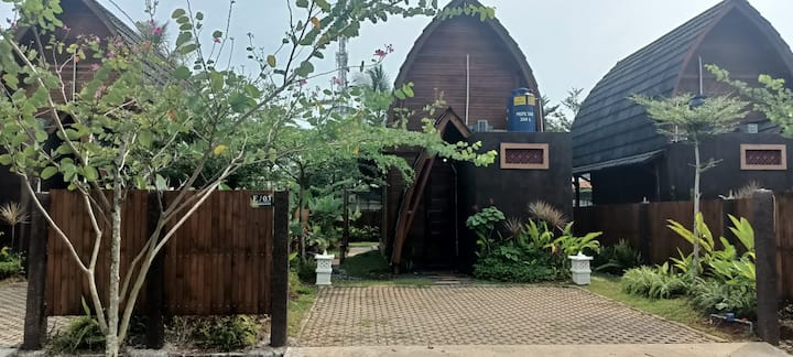 Villa Kayu Unique With Private Pool - Anyar