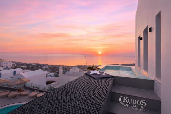 Superior Suite-private Outdoor Hot Tub & Sea View - Santorini