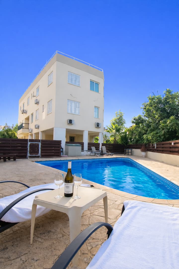 Pantelia Apt: Pool, Bbq & 100mbps Fiber - Famagusta
