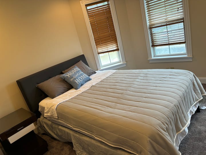 Queen Size Bedroom @Heart Of Joplin Residence - Joplin, MO