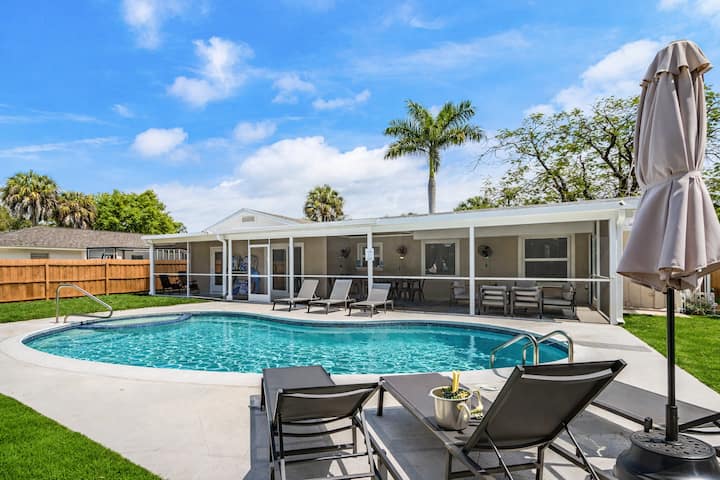 Heated Pool + Jacuzzi | 8 Min Beach | Game Room - Naples, FL