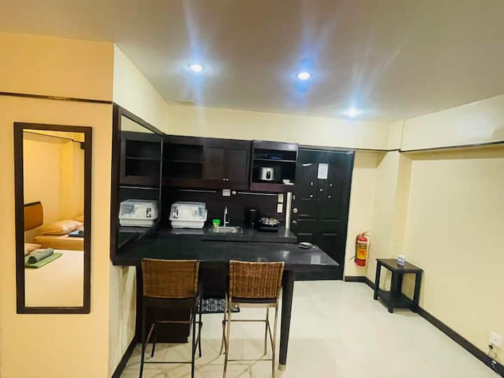 2 Minutes To Airport, Wi-fi, Swim Pool View - Lapu-Lapu City