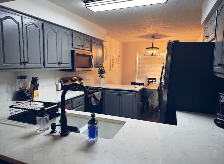 Home In Auburn/ 3 Free Parking - オーバーン, AL