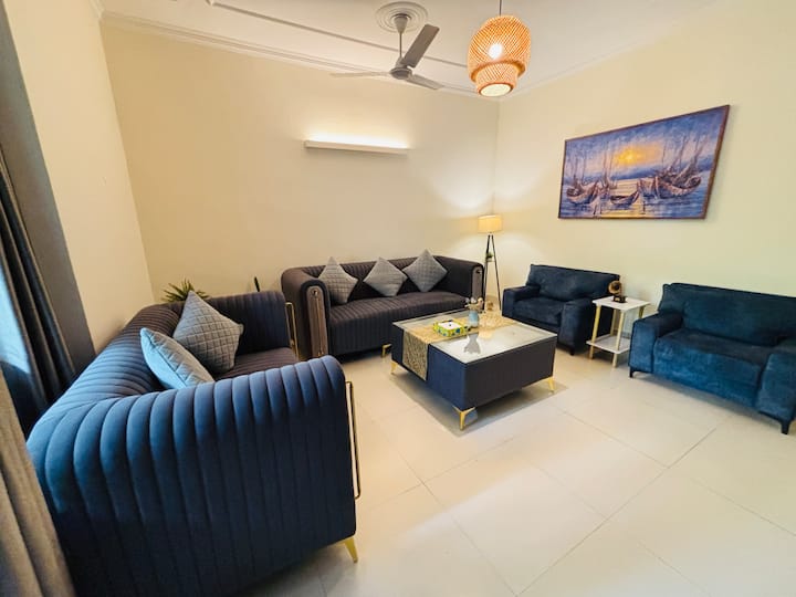 Sunny’s 2bhk Couple Friendly Independent Apartment - New Delhi