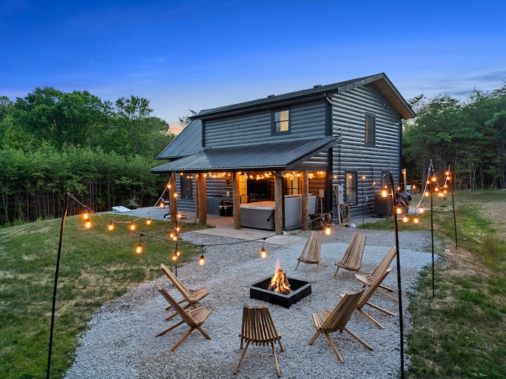 Modern Hocking Hills Escape | Luxury + Hot Tub - Hocking Hills State Park, OH