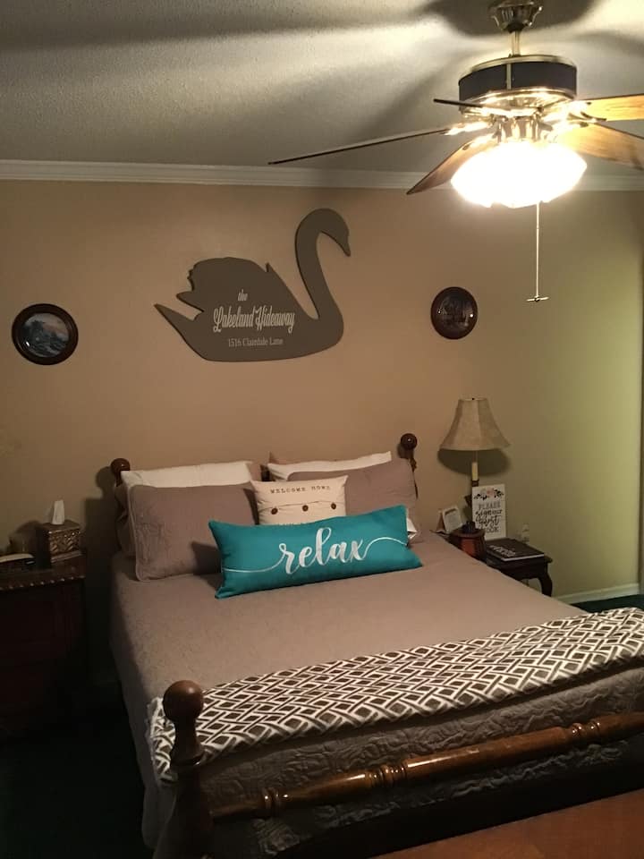 The Lakeland Hideaway
1 Queen Bed - Lakeland, FL