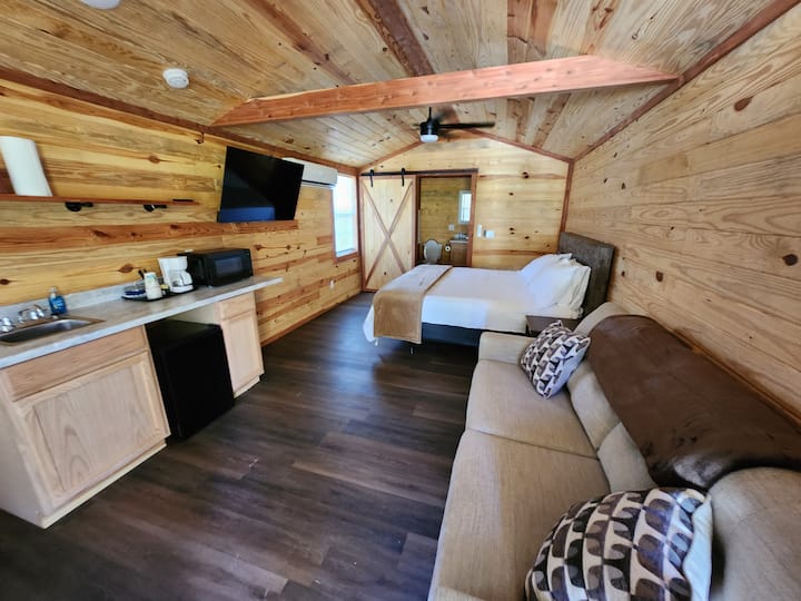 Cabin 1: Fully Furnished Quiet Pet Friendly Cabin. - Trace State Park, Belden
