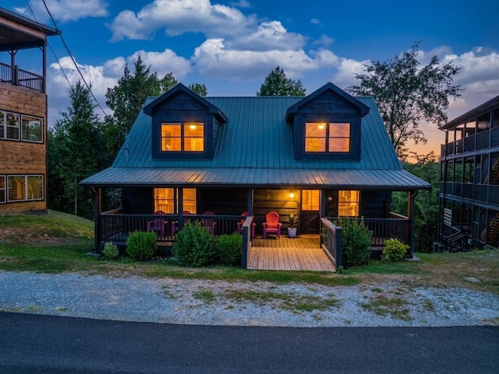 Retro Arcade, Smart Tvs, Hot Tub, Long Range View - Sevierville, TN