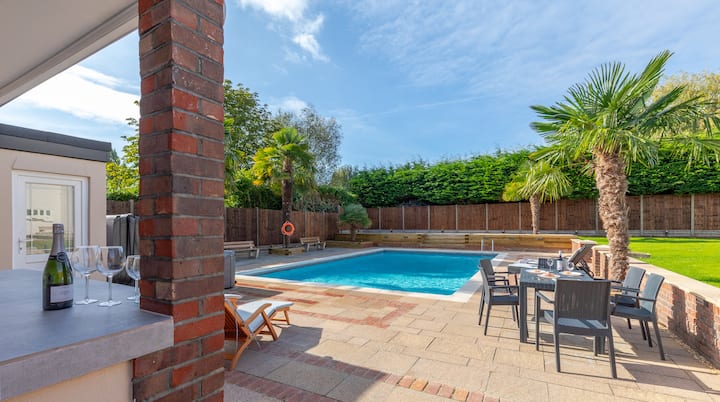 Private Large Modern Family Home - Hertfordshire