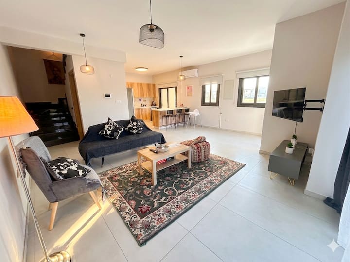 Niko's Urban Beach Home  Work & Family Retreat - Limassol
