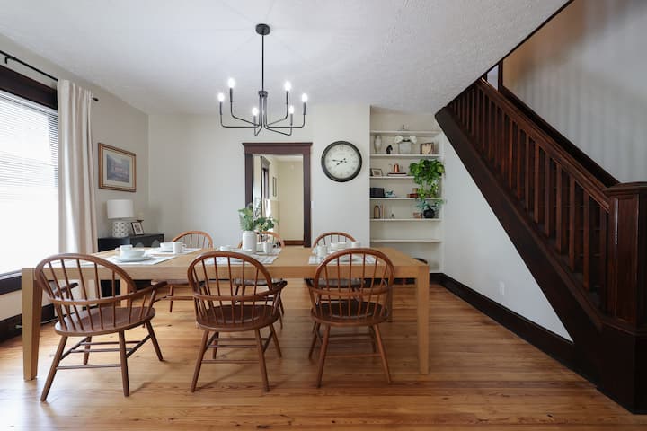 The Gathering Grange- 6 Bedrooms, Sleeps 12 - Mansfield, OH