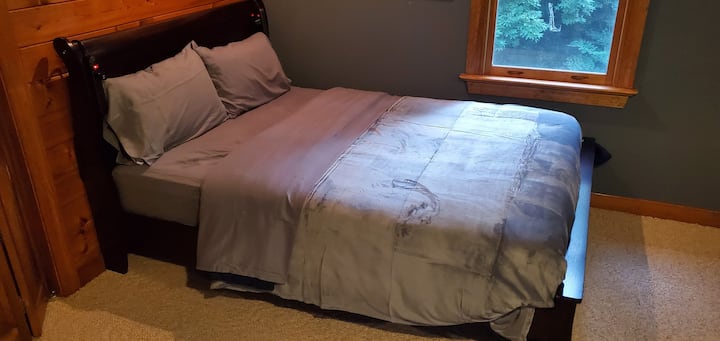 Xl Private Room | Queen Bed + 55" Smart Tv - Chester, VA