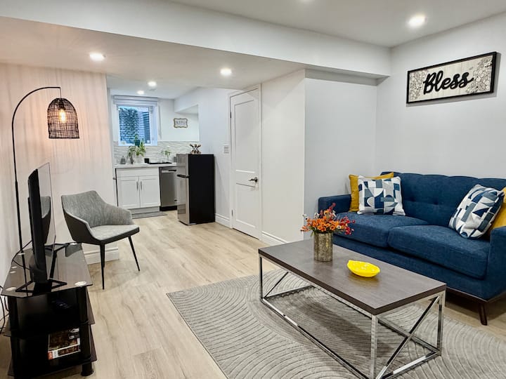 Cozy Bright 1br Free Parking Prime Location - Newmarket