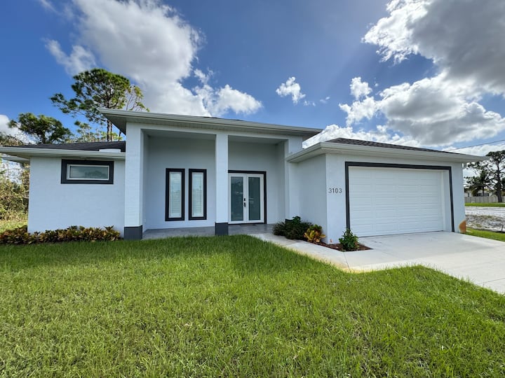 Cozy 2024 Home In North Cape - Matlacha, FL