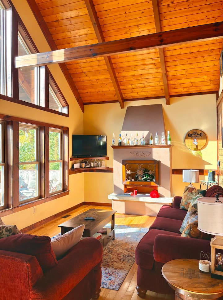 Moonshine Ridge - Views, Hike, Friends, Fun! - Slade, KY