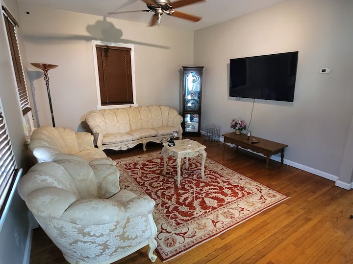 432-spacious 4-bedroom 2 Bath Home Private Parking - Englewood, NJ