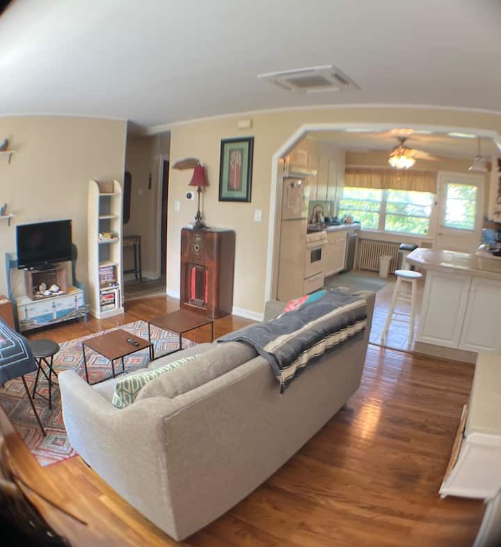 Quiet, Airy Beach House - Shrewsbury, NJ