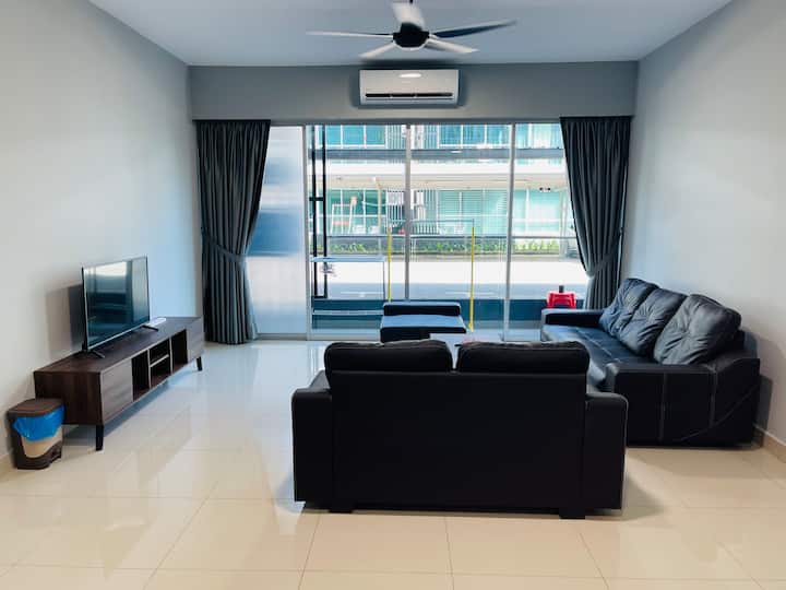 Cozy Home With Swimming Pool - Lahad Datu