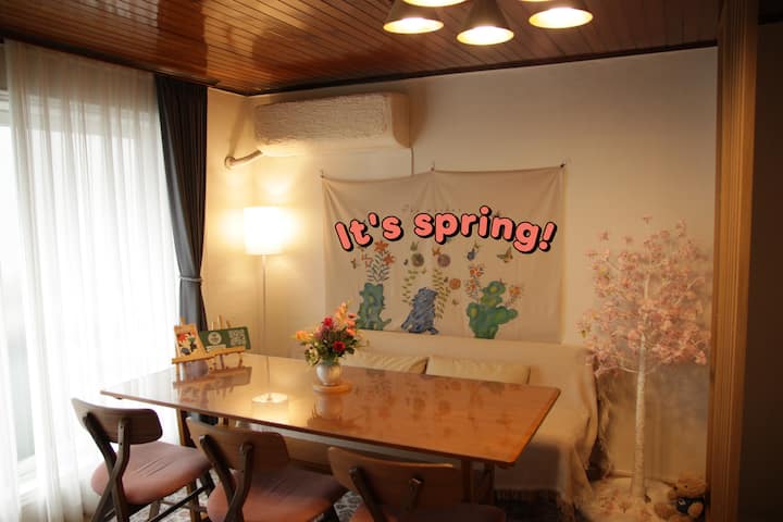 [봄 맞이 할인]#Bts#전철역 도보3분#넓은 3룸, 4퀸베드#루프탑#서강대, 홍대, 명동 - Seoul