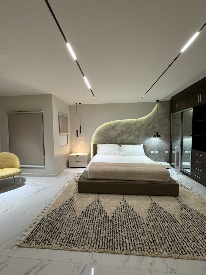 Aurora Bliss - Kingston