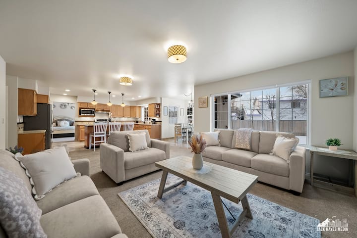 Beautiful Spacious Home - Near Airport - Anchorage