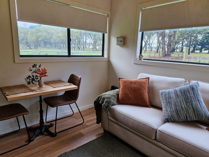 The Rose Shop- Pet/horse Friendly Retreat. - Ballarat
