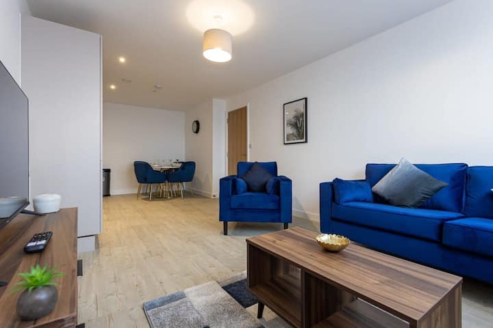 2 Bed Media City Flat | Salford Quays - Salford