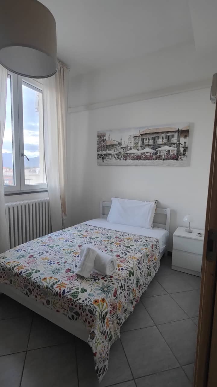 The Happy Days-2.
Orange Single Room - Pisa