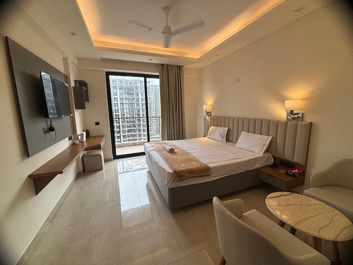 A Beautiful Studio Apartment- Omaxe Hazratganj - Lucknow