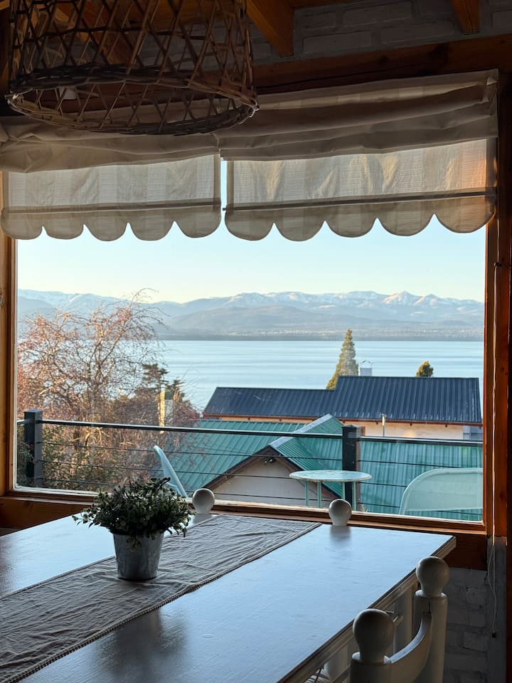 Cabaña Cálida Con Gran Vista Al Nahuel Y Pileta. - San Carlos de Bariloche