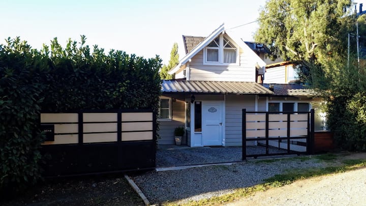 Casa Con Vista Al Lago Y Pileta - San Carlos de Bariloche