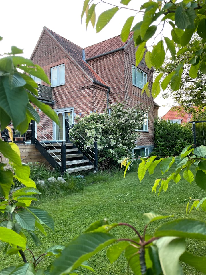 Stort Byhus Ved Skov Og Strand - Aarhus