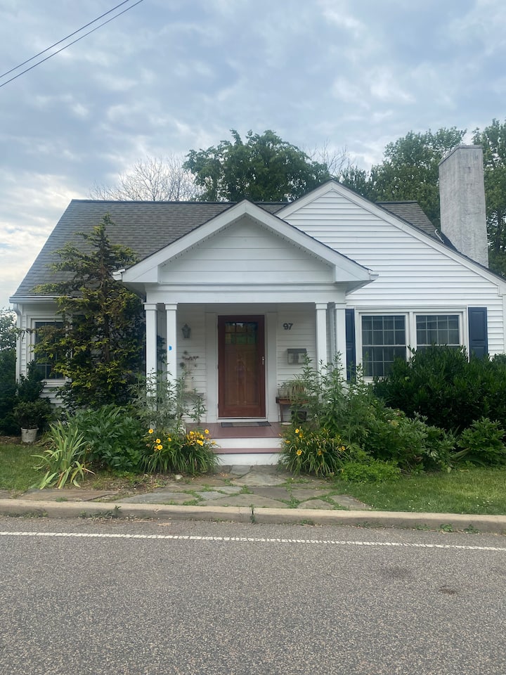 Flower Gardens To Welcome You! - Lambertville, NJ