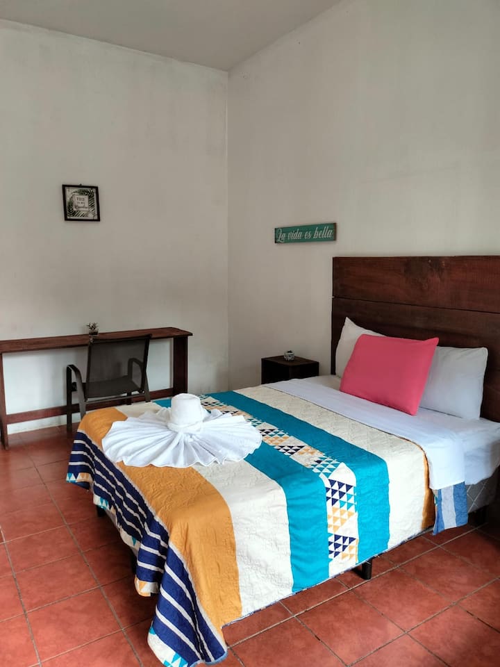 Apartaestudio Con Parqueo En Calle La Azotea - Sumpango