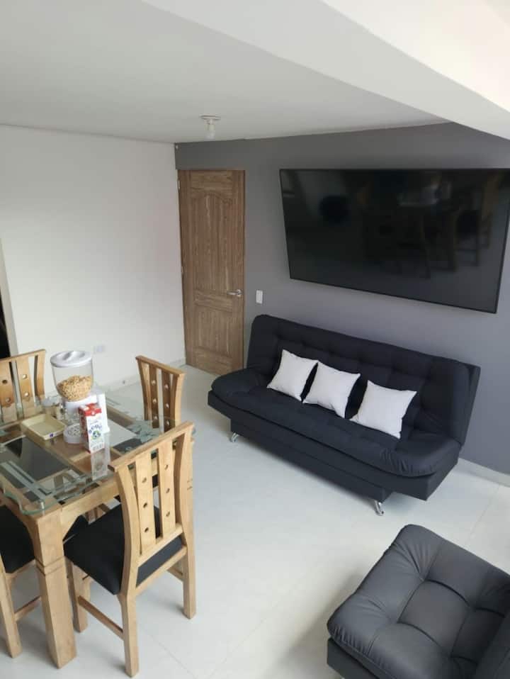 Grande Y Elegante Apartamento - Medellín