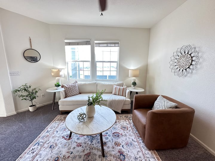 Garage | 3 Bedrooms | Great Location | Co Springs - Colorado Springs, CO