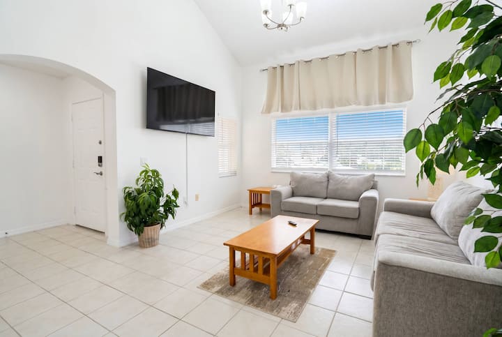 Comfortable 4br At Lake Berkley Near Disney - Kissimmee
