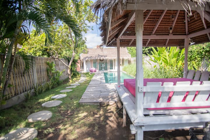 Flamingo Private Pool Villa - Islas Gili