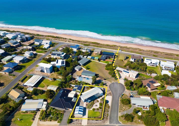 1 Street To Boomer Beach, Sleeps 8. - Port Elliot