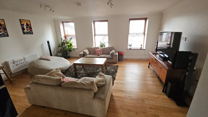 Spacious 3-bedroom House In Vibrant Dublin 8 - Dublin