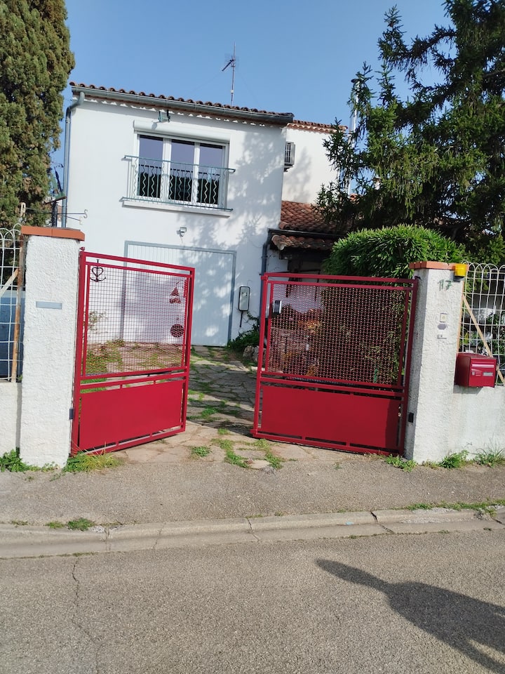 Maison Individuelle Dans Quartier Calme - Bellegarde