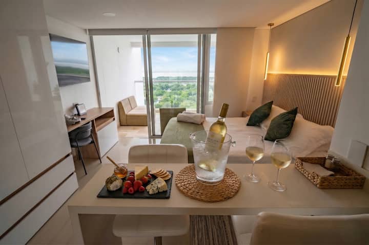 Sky-suite 15 Floor | Balcony + Pool & Spa | Beach - Cartagena, Colombia