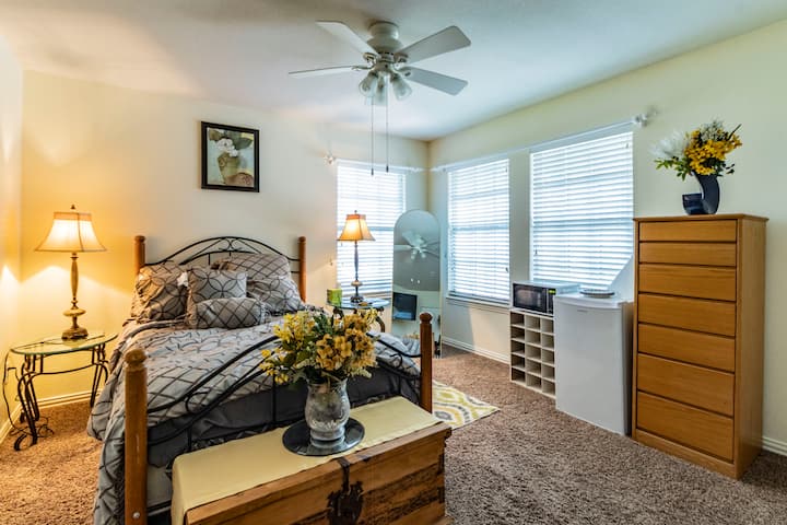 Private Room W/ Full Upper Level - Plano, TX