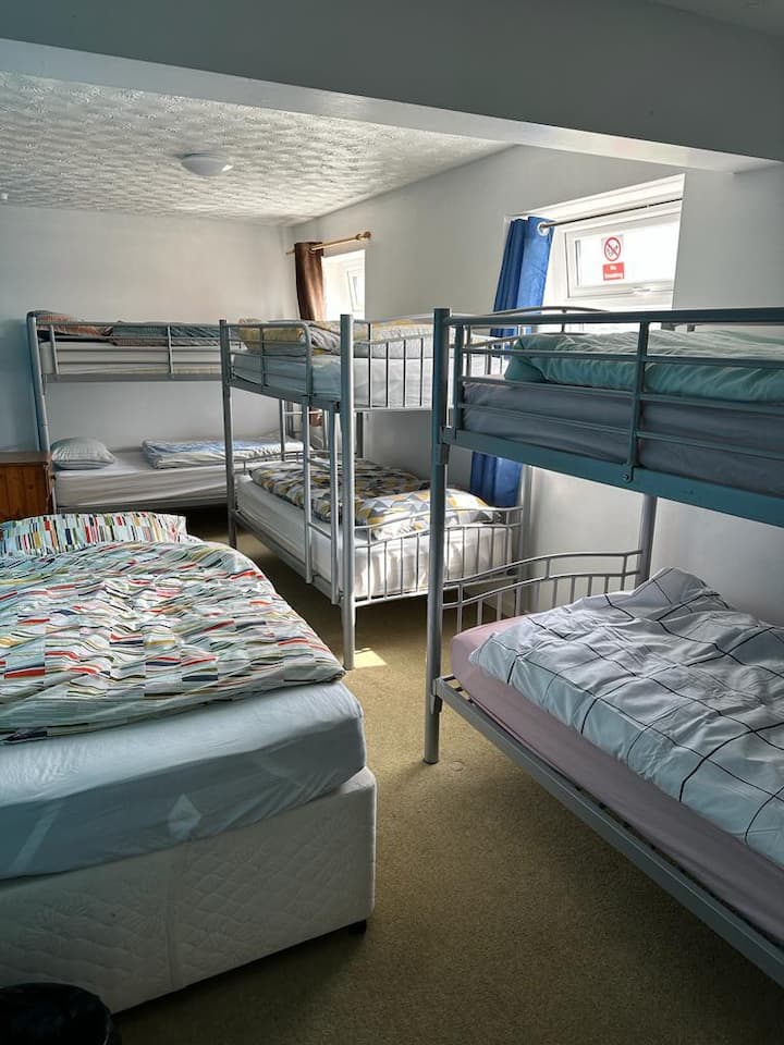 6 Bed Dorm Room With Bathroom - Newquay