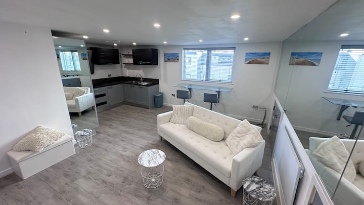The Most Central Brighton Apartment - Brighton Marina
