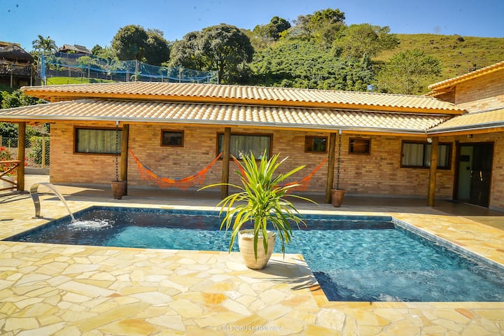 Linda Chácara Com Piscina Climatizada. - Socorro